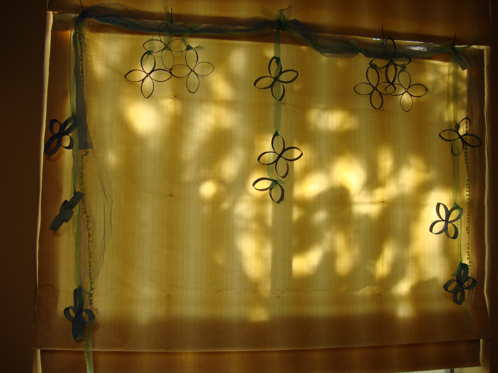 Scrollwork: Shooting Stars Streamer: a Toilet Paper Tube Tutorial