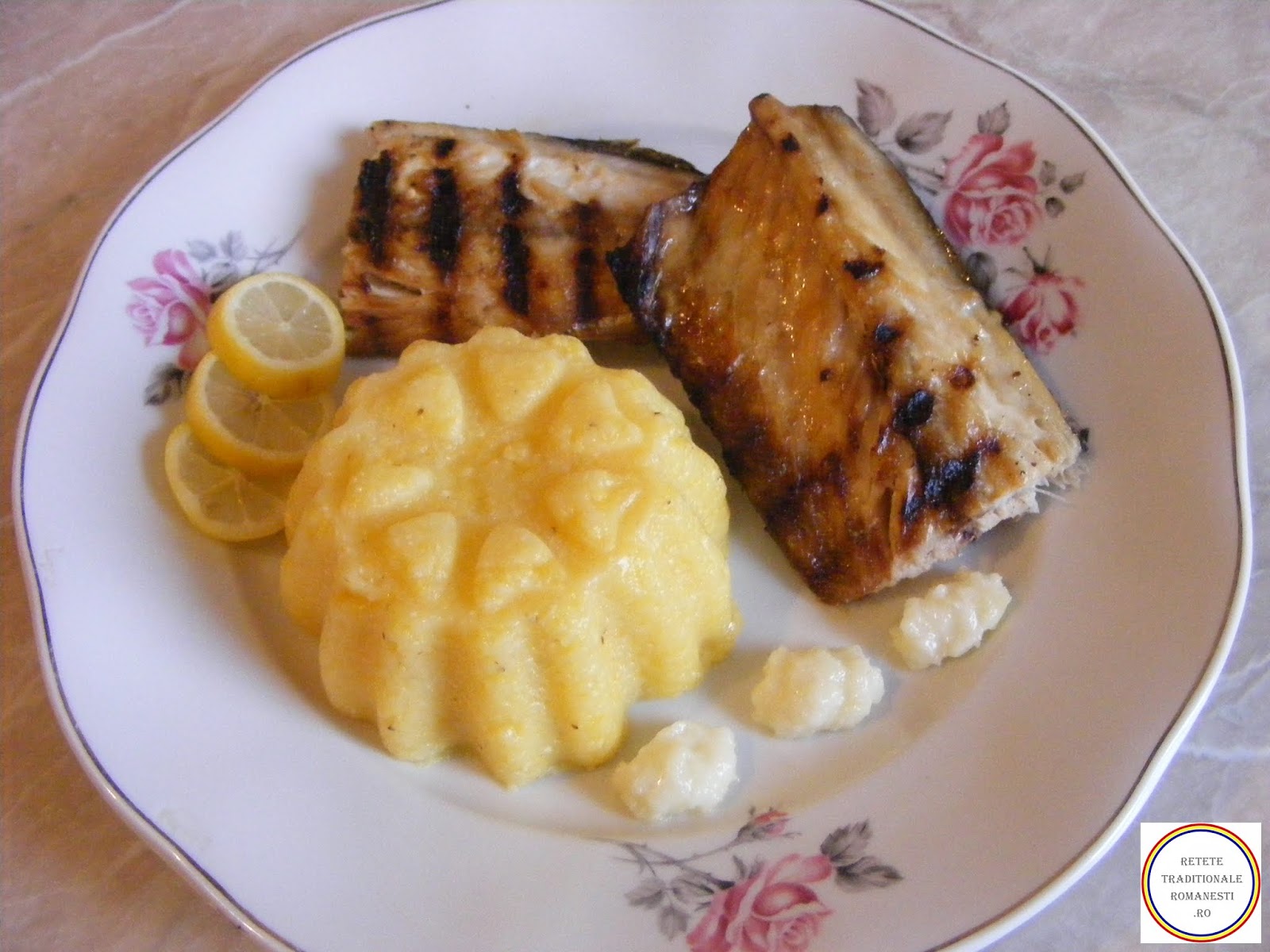 Peste la gratar cu mujdei si mamaliguta reteta ...