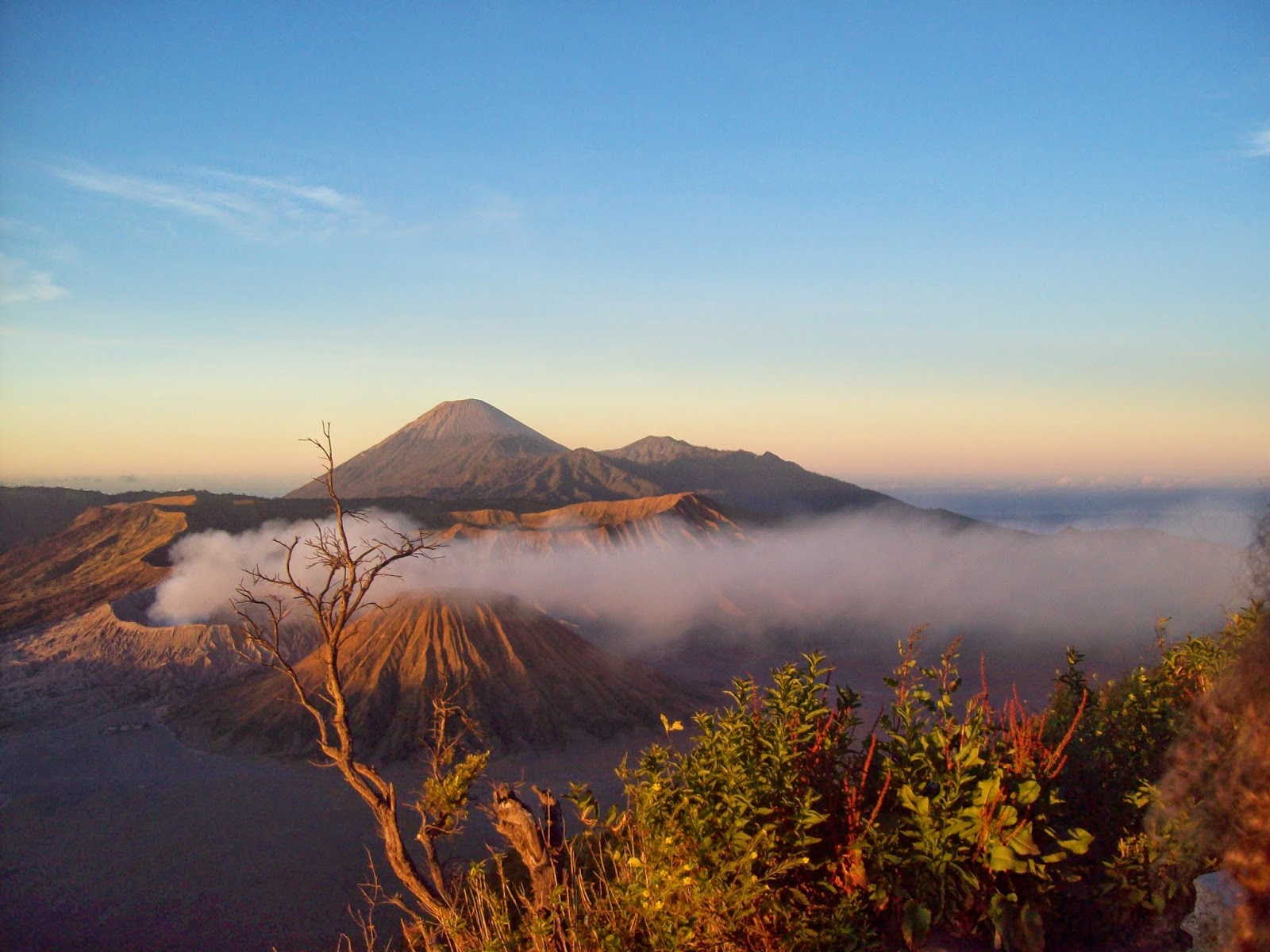 Cantiknya Sunrise di Gunung Bromo dan Segarnya Udara Disana