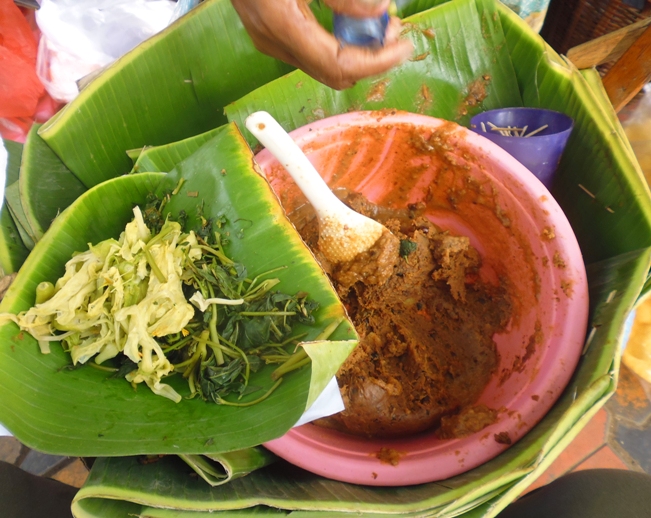 Mencicip Makanan Legendaris Semanggi Suroboyo - EMAKMBOLANG