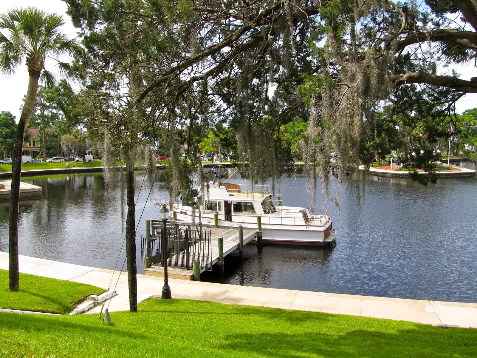 Tarpon Springs and the World Famous Sponge Docks: Tampa Bay Salvage ...
