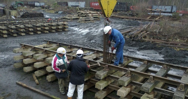 Tanfield Railway Blog: Loading Track Panels
