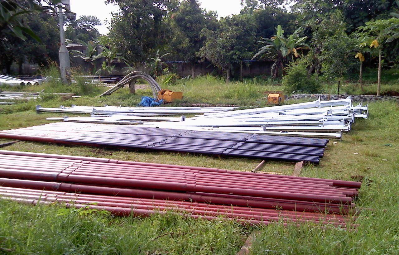 Pabrikasi Tiang Penerangan Jalan Umum ( PJU ) dan Guardrail: TIANG LISTRIK