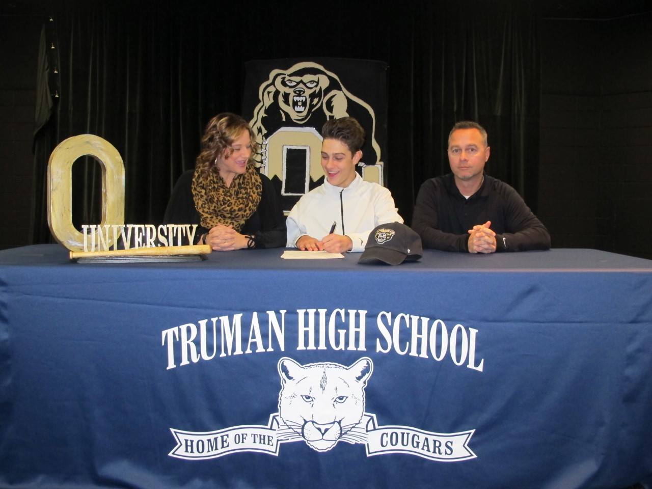 Talking Taylor Schools: TRUMAN HIGH SCHOOL: Baseball star signs with ...