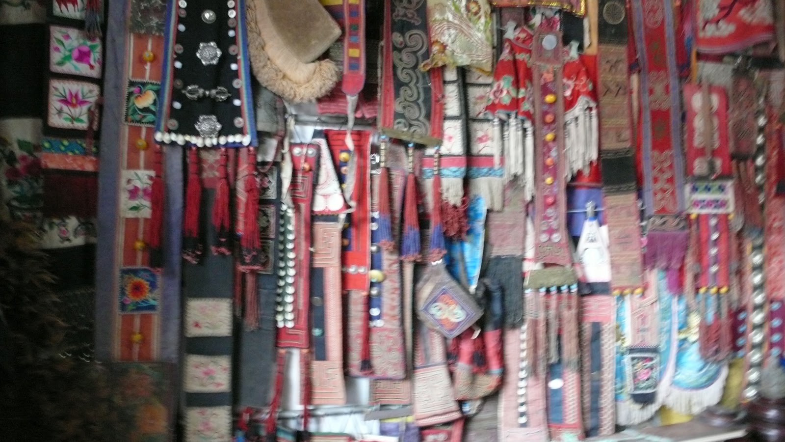 socalgalopenwallet: Do you want a chuba?