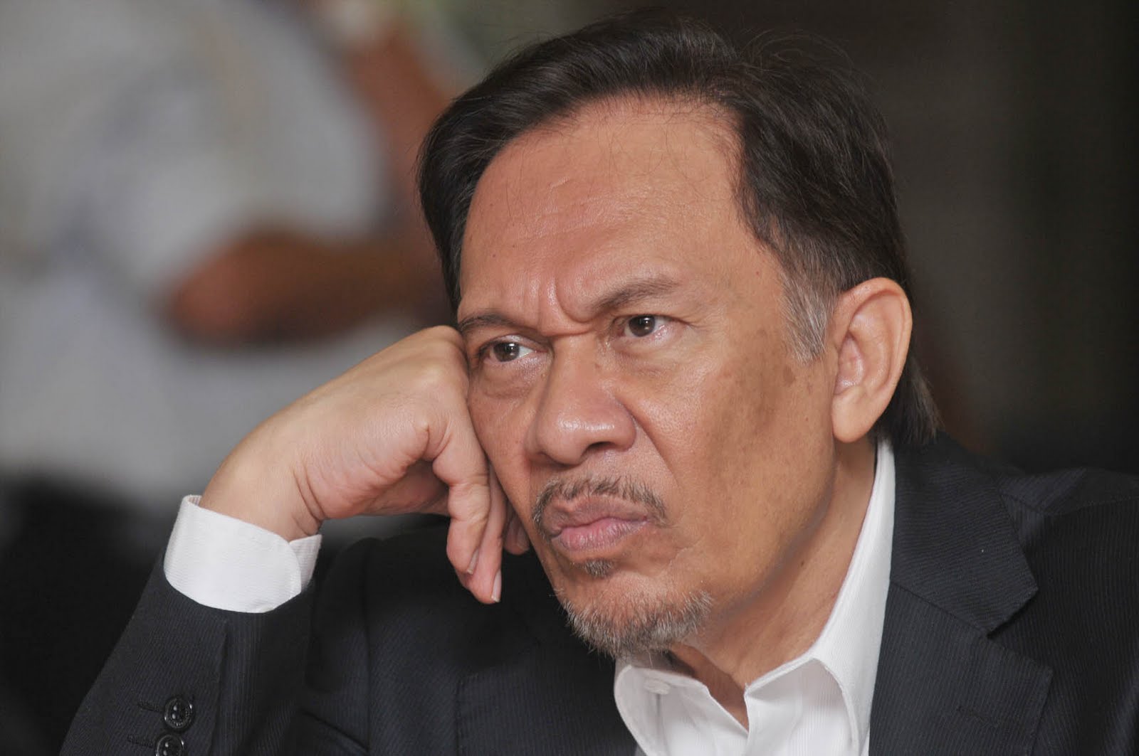 1. Simpati melihat nasib Dato' Seri Anwar Ibrahim dan sekalian penyokongnya. Mereka tidak sedar ...