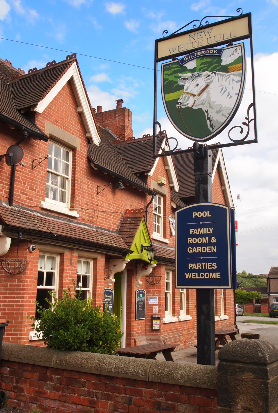 Shove it, Chuck it, Toss it...: New White Bull, Giltbrook, Nottinghamshire