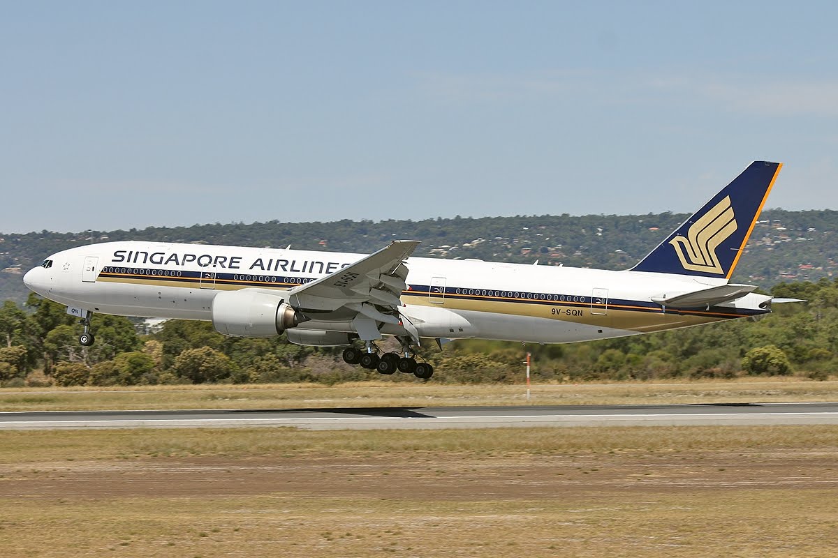 Perth Airport Spotter's Blog: SIA T7 9V-SQN SQ223/226 today