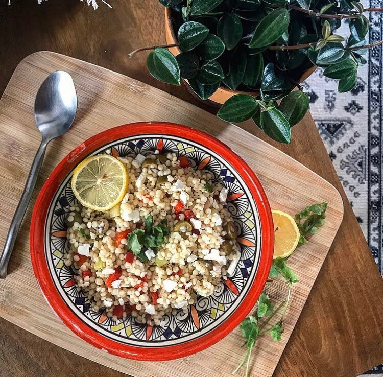 SALADE DE PERLES DE BLÉ AUX LÉGUMES & FETA