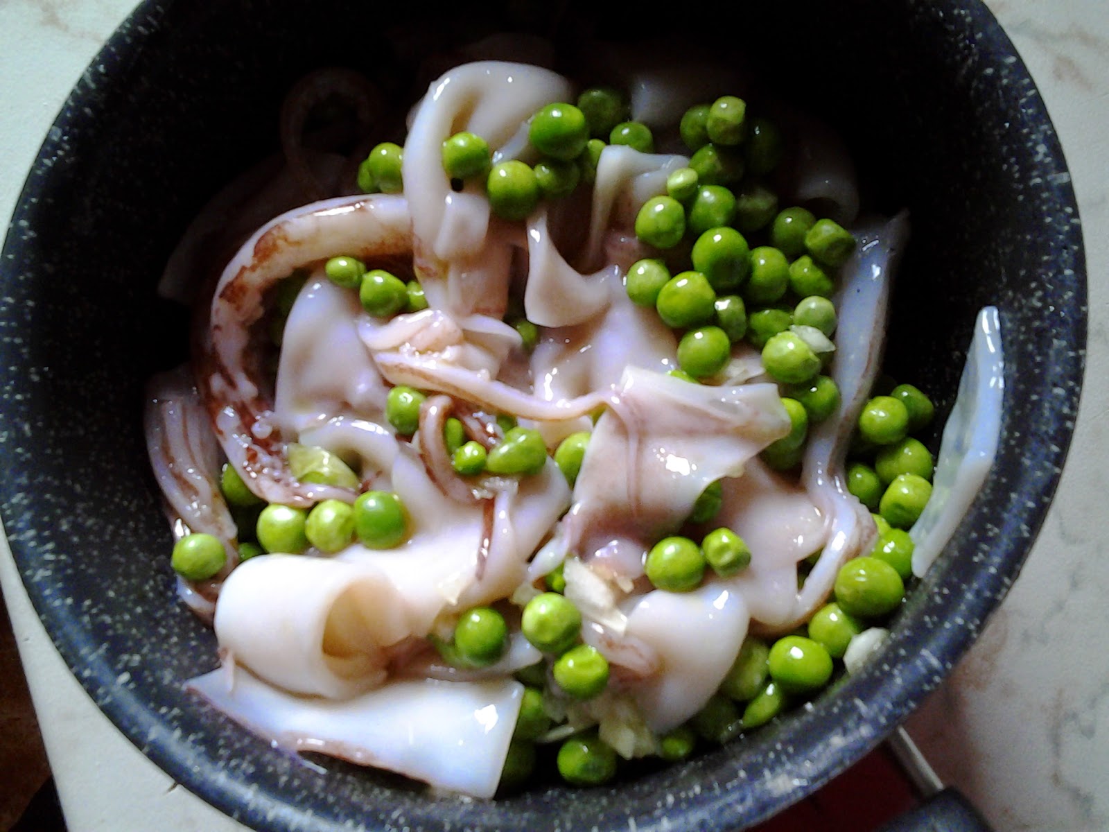 CALAMARI E PISELLI | Cucinar cantando con CesiraCucinar cantando con Cesira