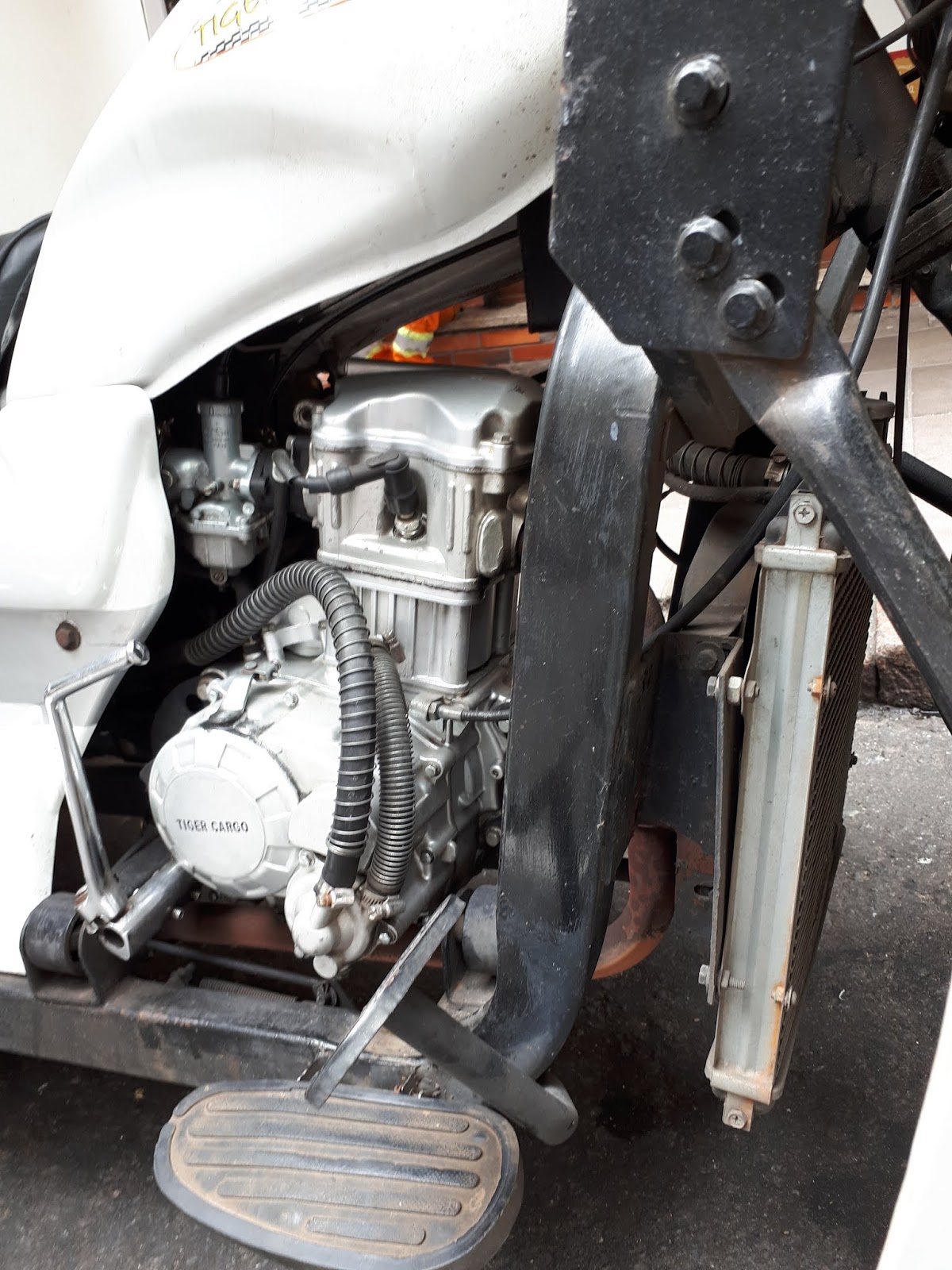 Cargo tricycle with a 200cc liquid-cooled engine - Fuel Economy ...