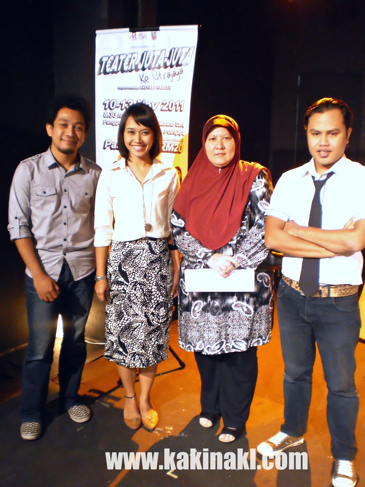 Tertunailah Hasrat Di Hati: Jom Reramai Tonton Teater Juta-Juta Ke ...