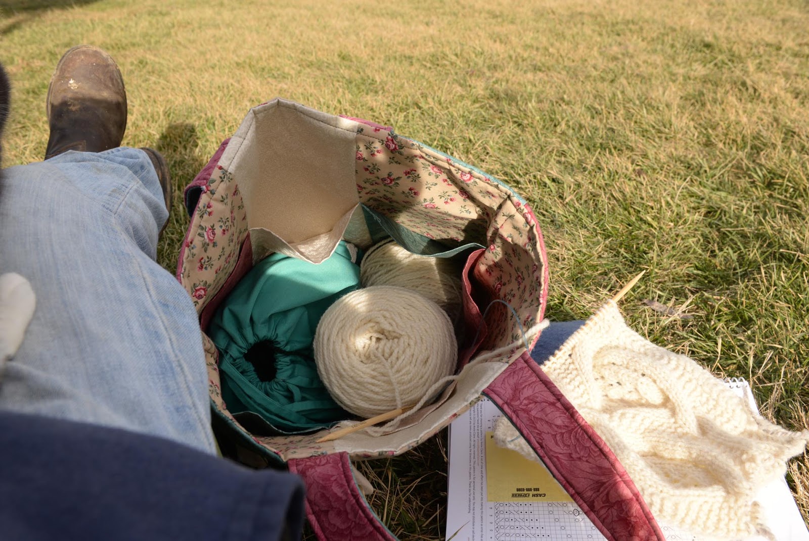 Punkin's Patch: Yarn Along - The Knitting Bag Of Horrors