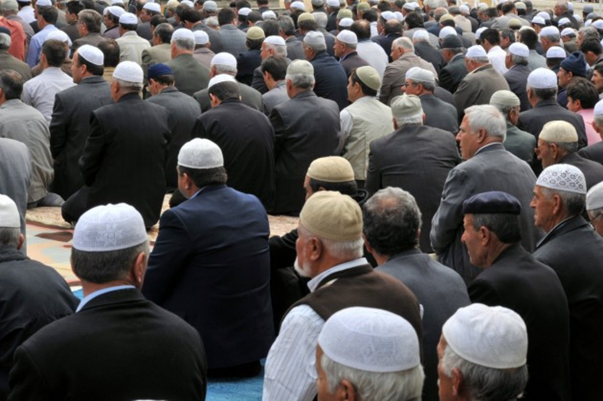 Μουσουλμανική παρέλαση στην Αθήνα- Σημαίες του Ισλάμ ανέμισαν στην ...