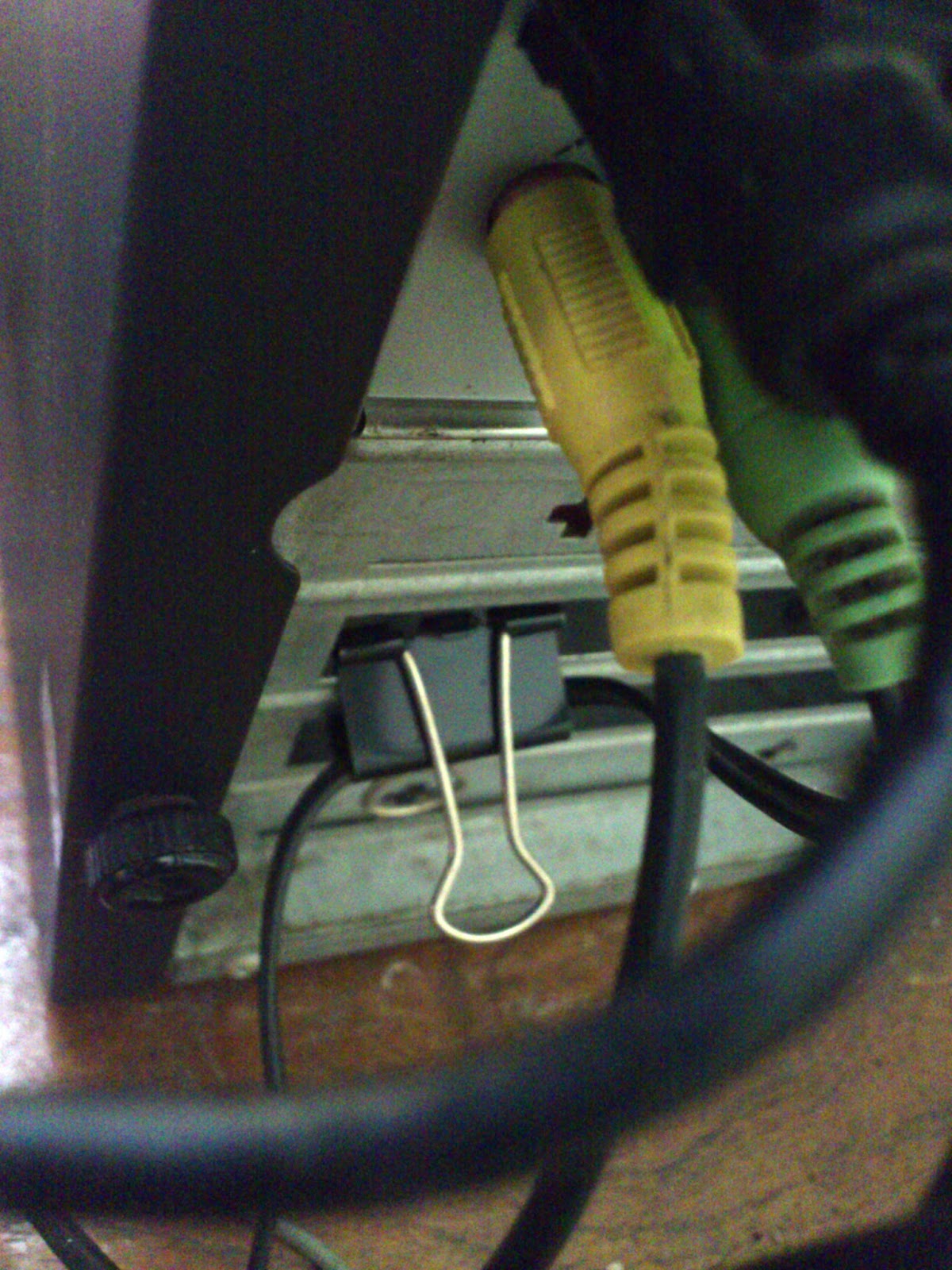 Makers DIY: Messy Tangled Cable ? : Solution from Wired.com