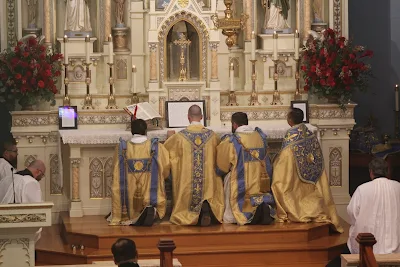 New Liturgical Movement: Photos of a New Priest’s First Mass