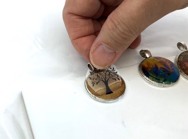 Easy Resin Pendant Tutorial Uses Digital Images / The Beading Gem