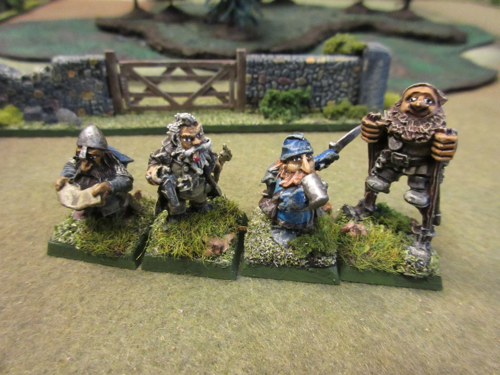 Mars-Miniatures: Dwarf Valkyries & Drunk Rangers