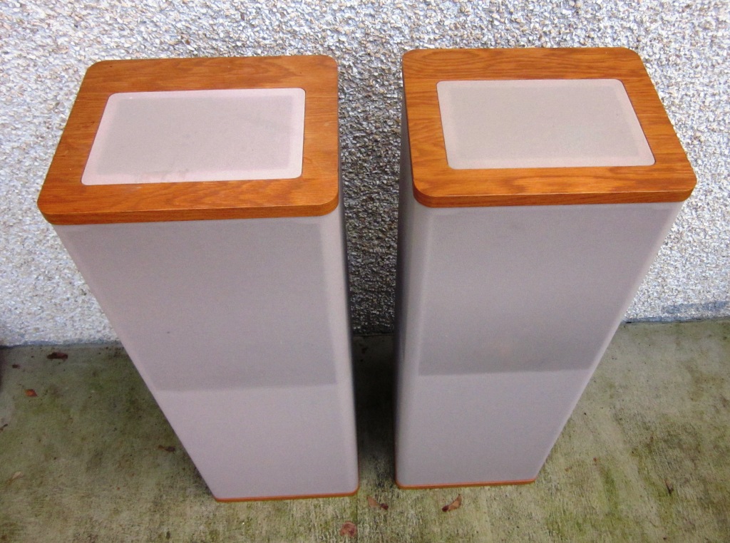 Speakerholic: Vandersteen Model 1 Speakers