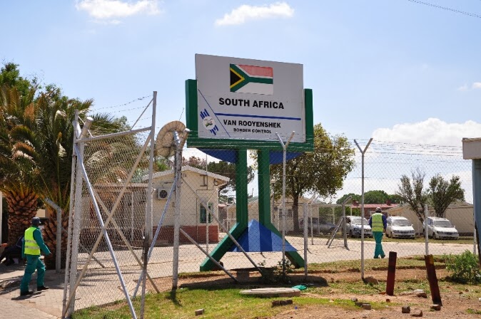 SA Grensposte - SA Ports of Entry: Van Rooyen's Gate - smaller ...