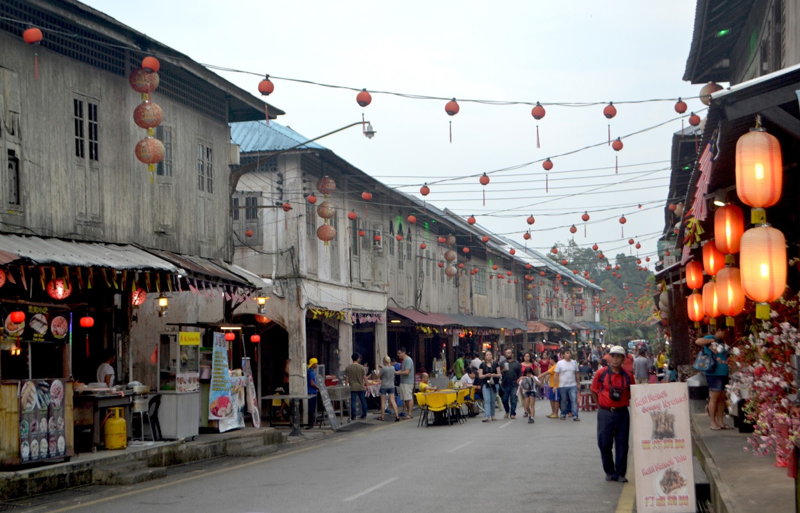 MENIKMATI KULINER KHAS BERPADU NILAI BUDAYA DAN SEJARAH DI SINIAWAN OLD ...