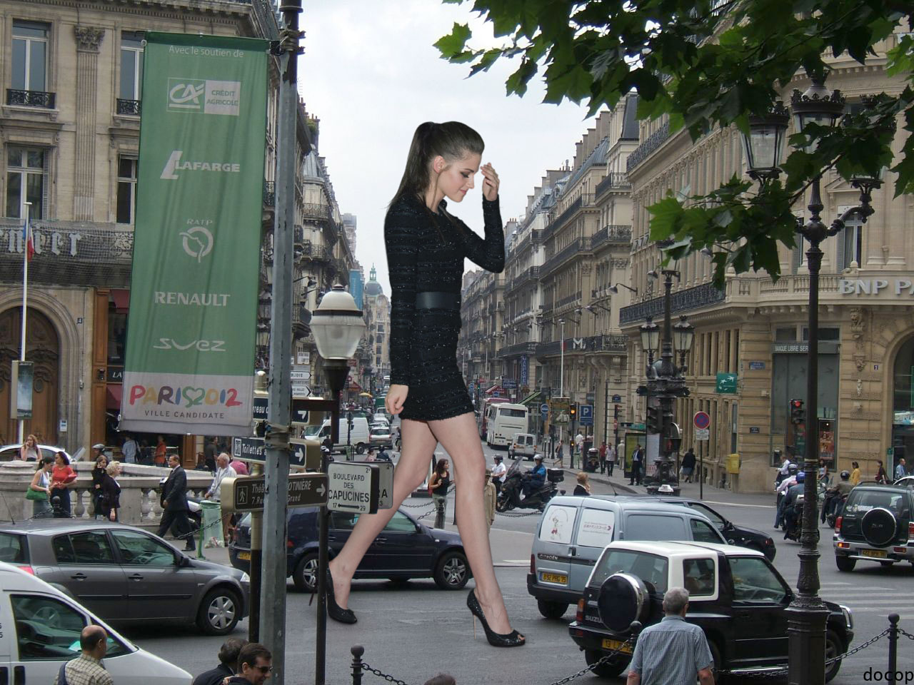 docop's size blog: Giantess Kristen Stewart in Busy Street