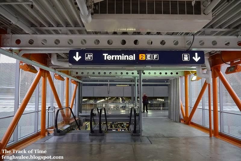 Transfer Flight at Terminal 2 of Chicago O'Hare Airport | The Track of Time