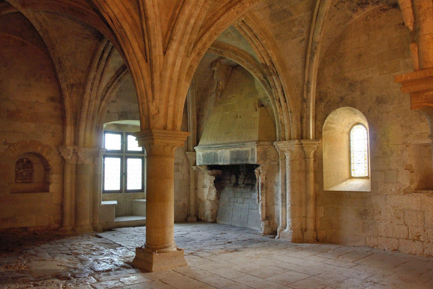 A Glossary of Romanesque Architecture: Chauffoir (calefactory)