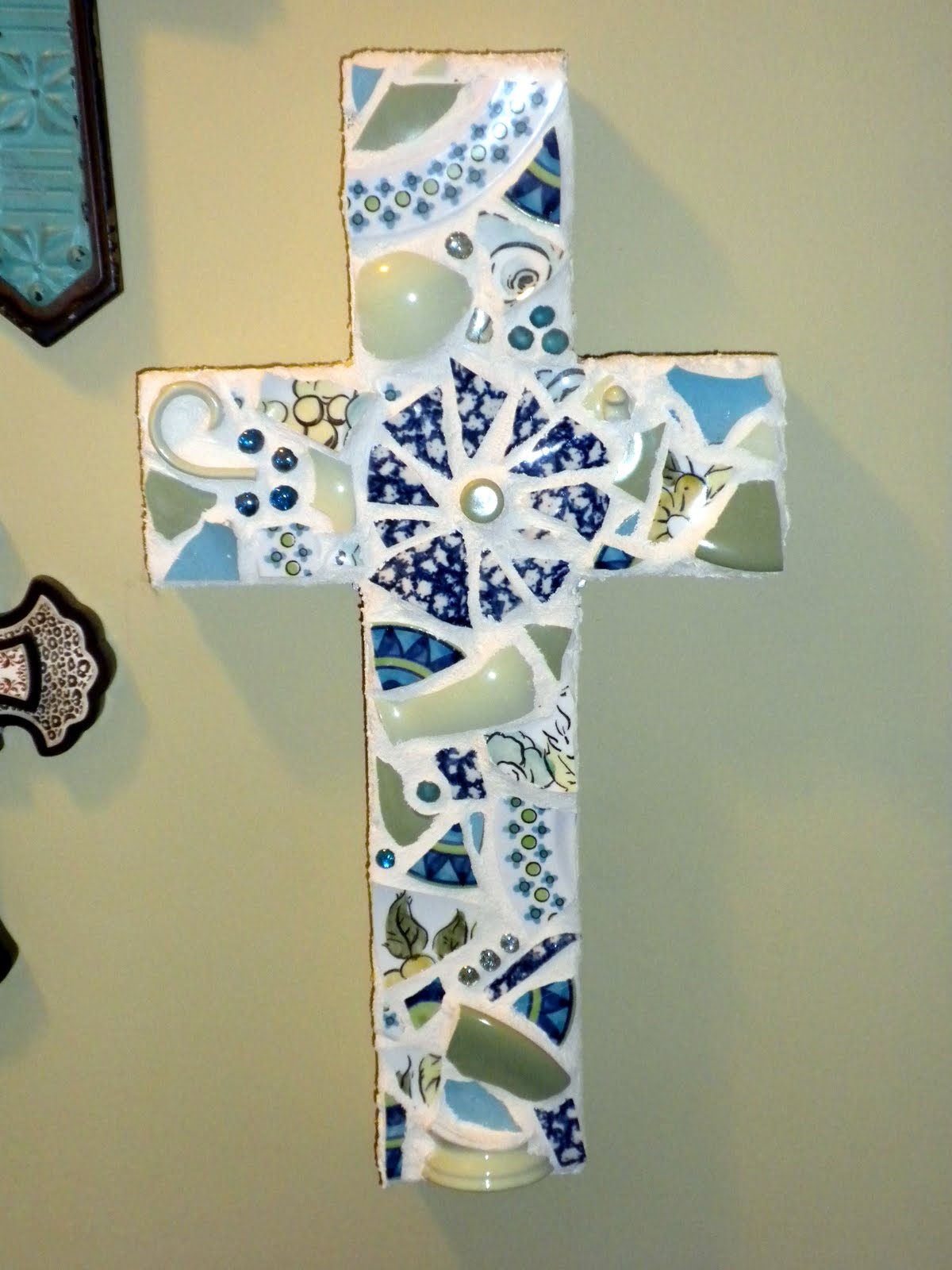 Laura Orr Interiors: Pieces of a Pretty Cross