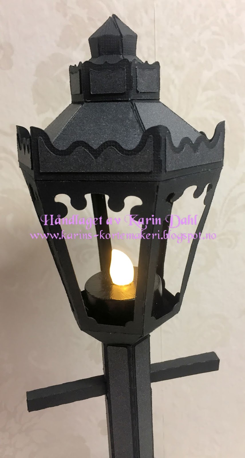 Karins-kortemakeri: Gatelykt