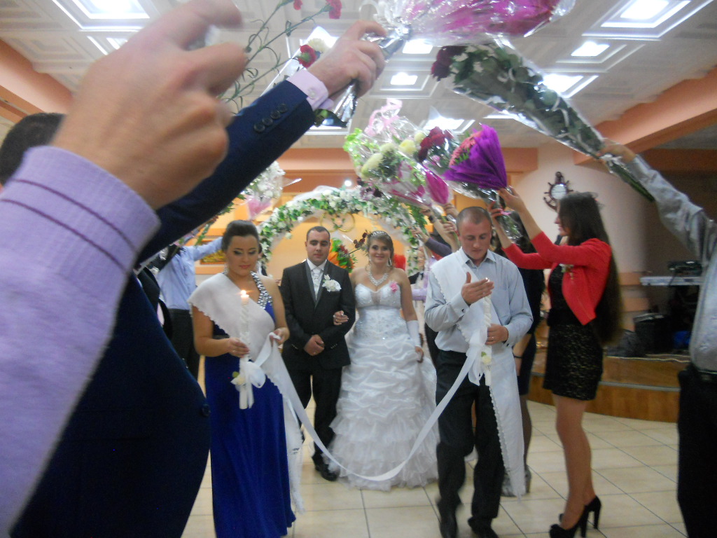 Warren's Moldovan Way: A Moldovan Nuntă -- A Wedding Party