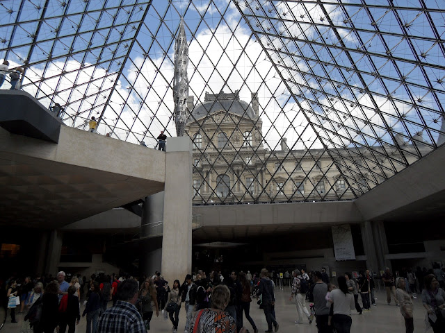 Louvre Pyramid - the initial controversy and two decades later