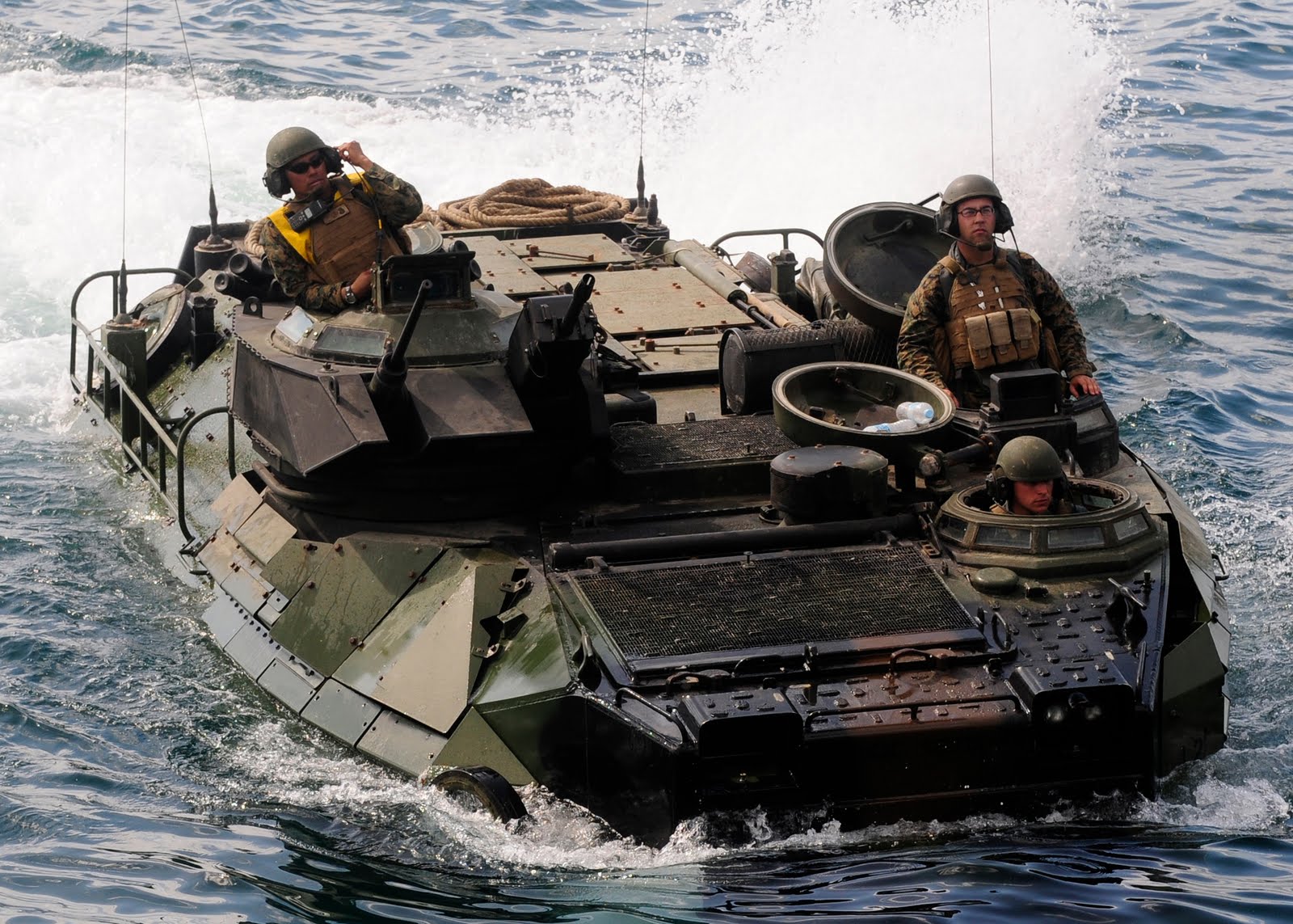 Armored Photos: Amphibious Assault Vehicle