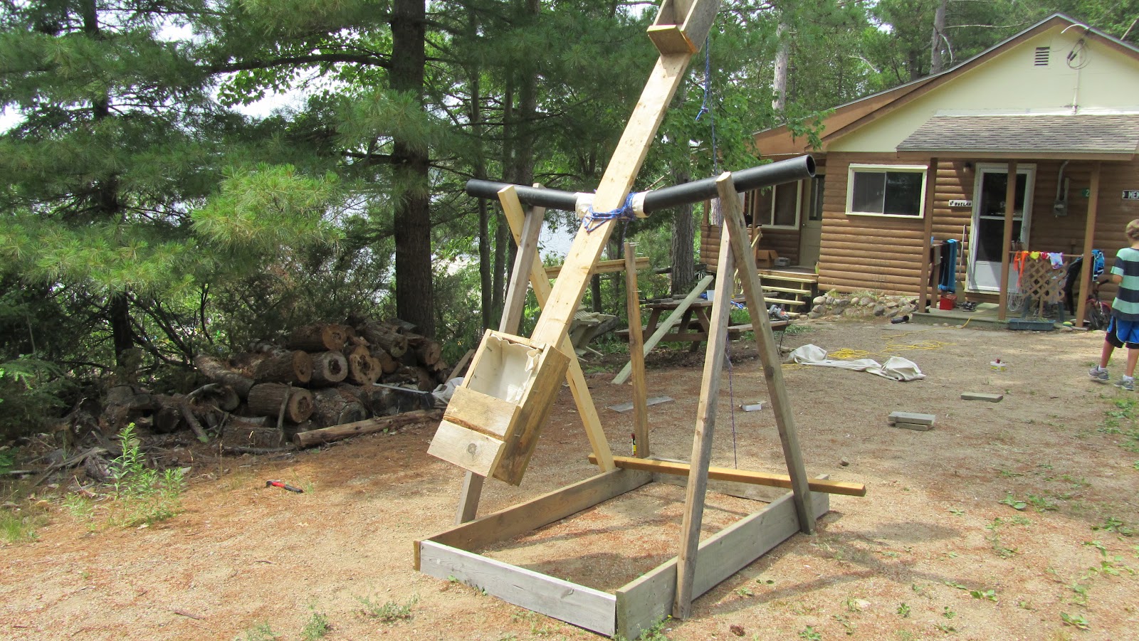 Stup1dN00bs: Homemade Catapult!