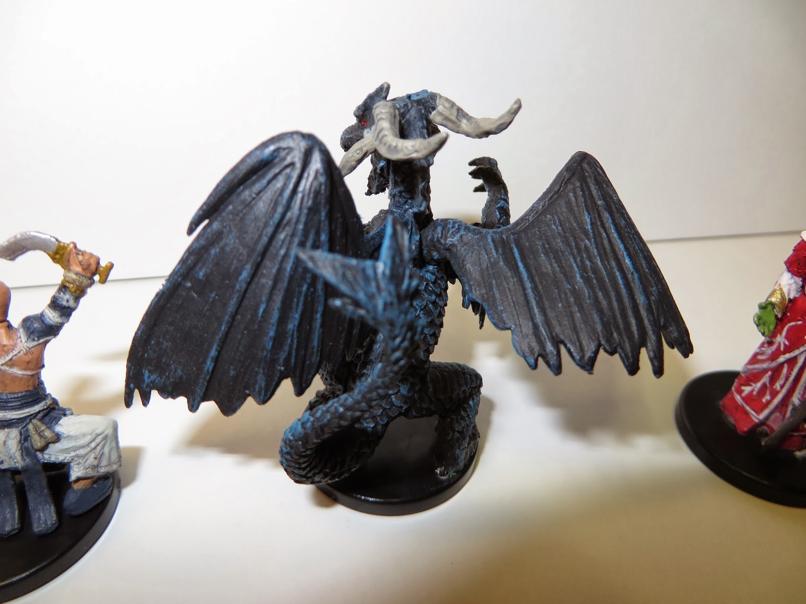 Real Minis: Pathfinder Battles wizkids Legends of Golarian in hand review