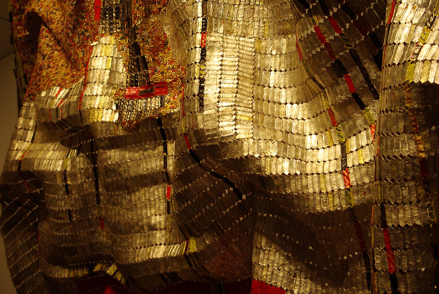 DEBU BARVE ART BLOG: El Anatsui: Shimmering display of the African ...