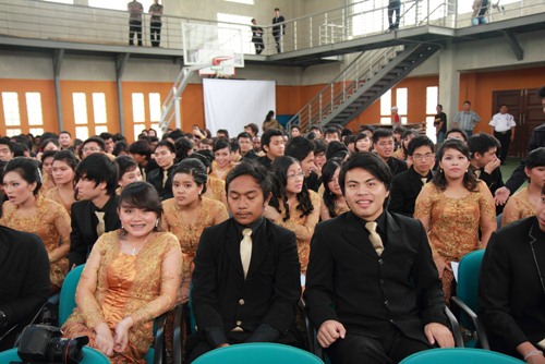 Liputan Graduation Day 2012, SMA Lokon, Angkatan 8th, Infinity ...