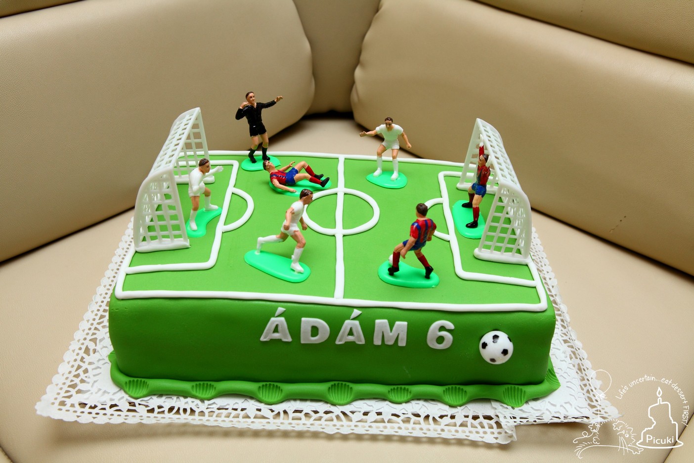 Picuki: Focipálya torta IV.