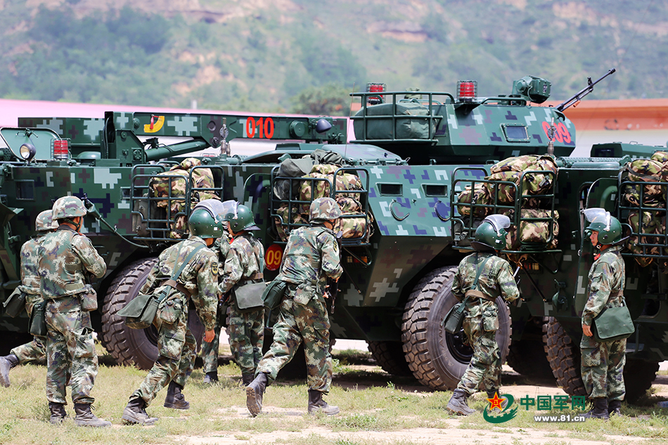 China Defense Blog: Another year, another new Chinese APC