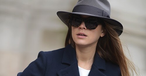 Navy Coat il cappotto da acquistare con i saldi invernali 2017. Fashion ... Navy Coat il cappotto da acquistare con i saldi invernali 2017. Fashion ...