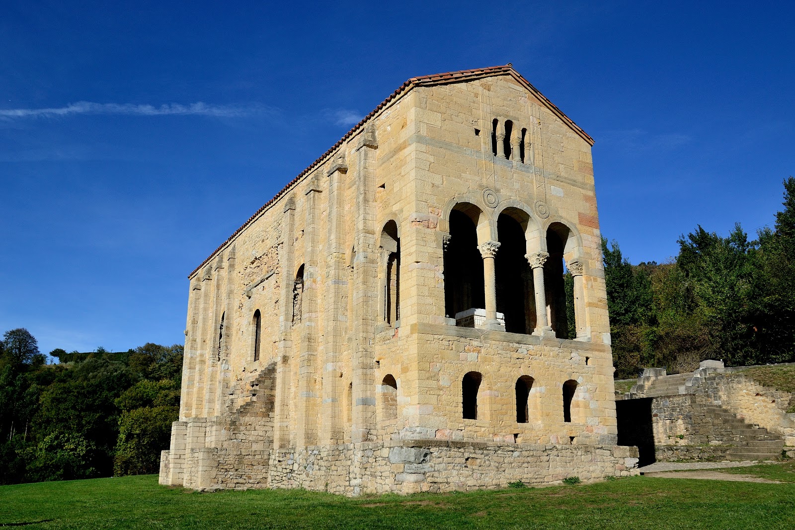 HISTORIA Y ARTE: PRERROMÁNICO ASTURIANO: SANTA MARÍA DEL NARANCO Y SAN ...