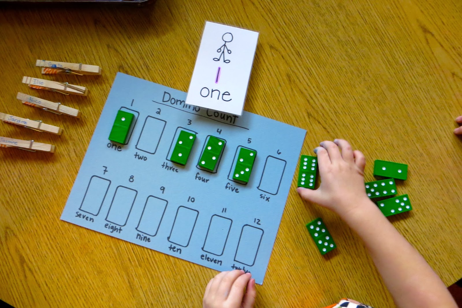 Ms. Sara's Preschool Blog: Learning Station - Domino Counting