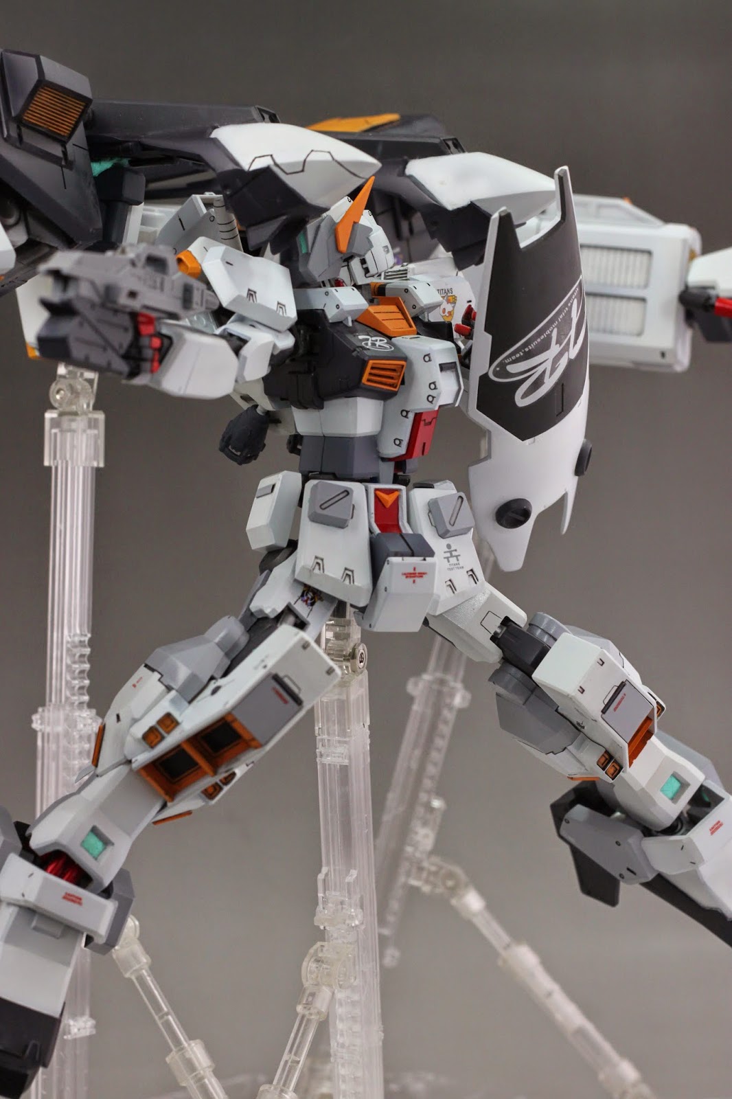Gundam Family: RX-121-2 Gundam TR-1 (Hazel Owsla) with Gigantic Arm Unit
