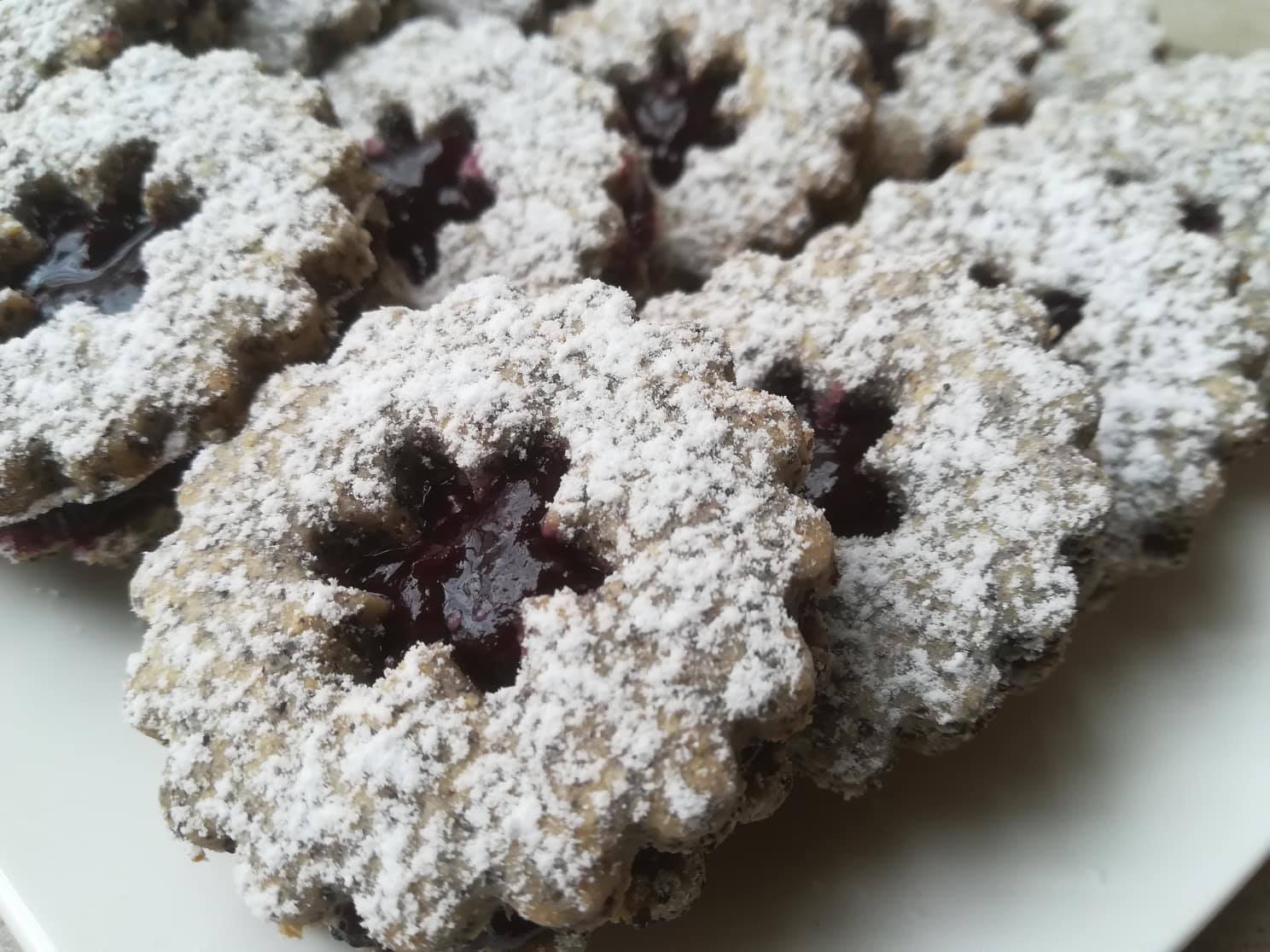 Mákos linzer feketeribizlidzsemmel