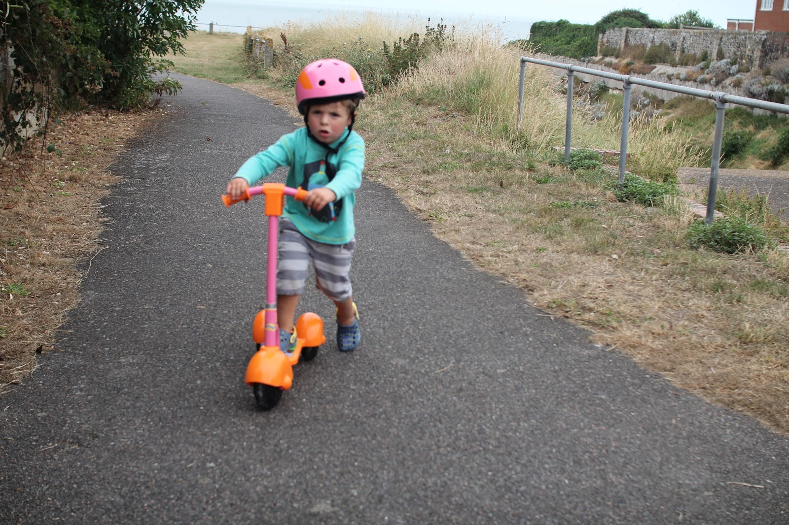 Mummy's Little Blog: Teletubbies Po's Scooter and Helmet review.