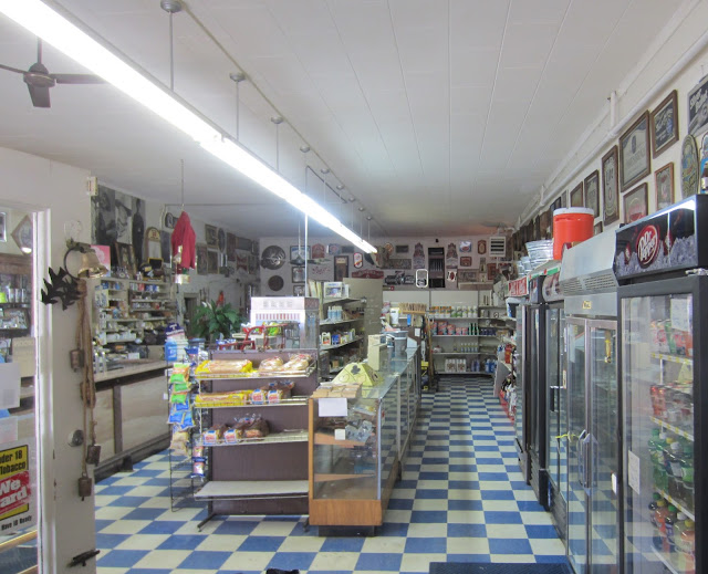 wacky tacky: Bon-Bon's & Berdine's: Small Town Shopping