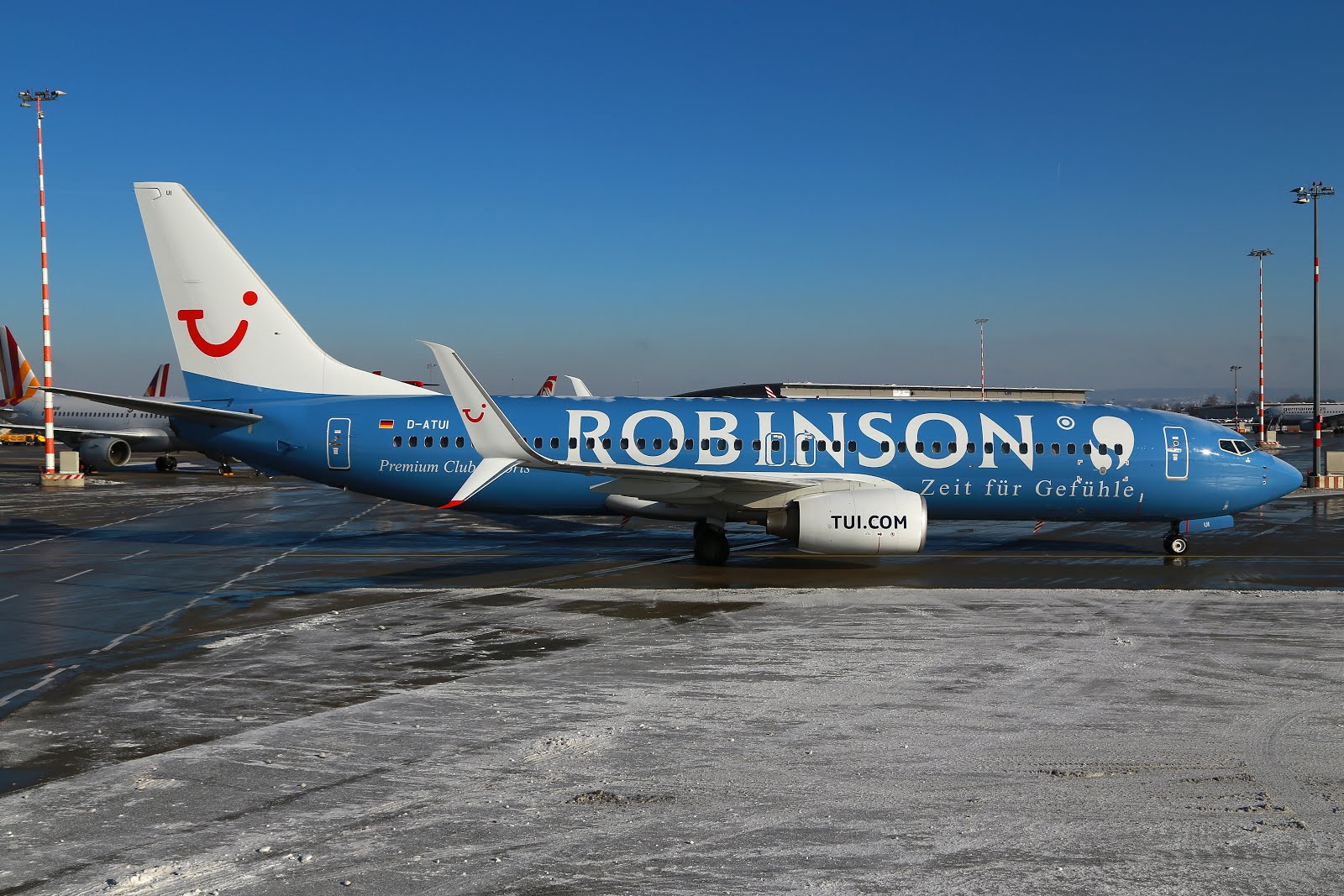 Flyingphotos Magazine News: TUISLY - B737-800 Split Scimitar Winglets ...