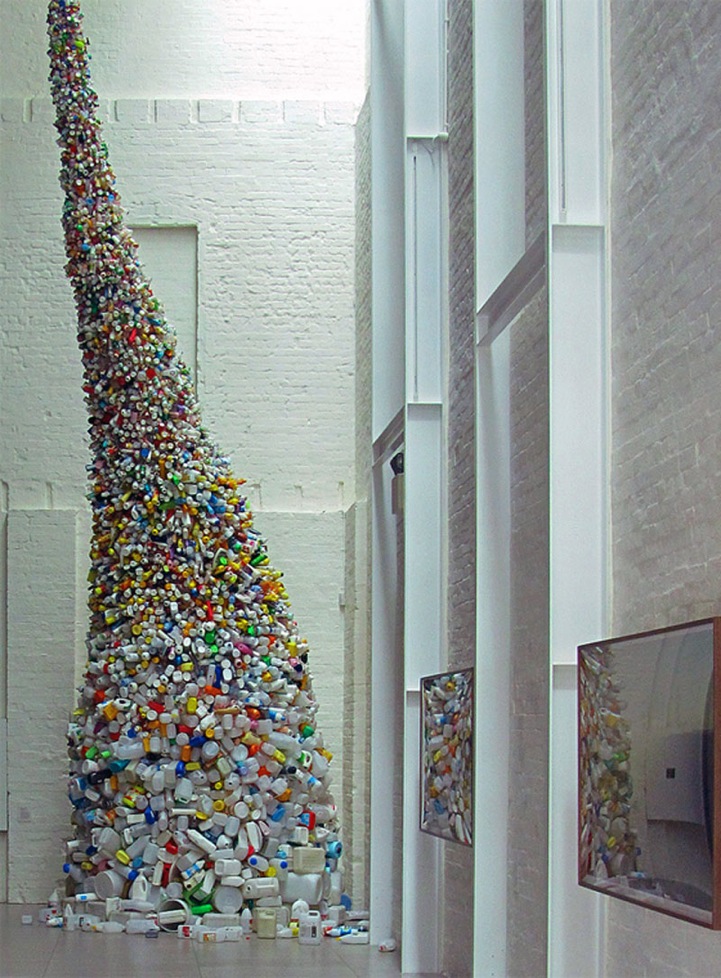 PictoVista: 36-feet Gigantic Trash Tower