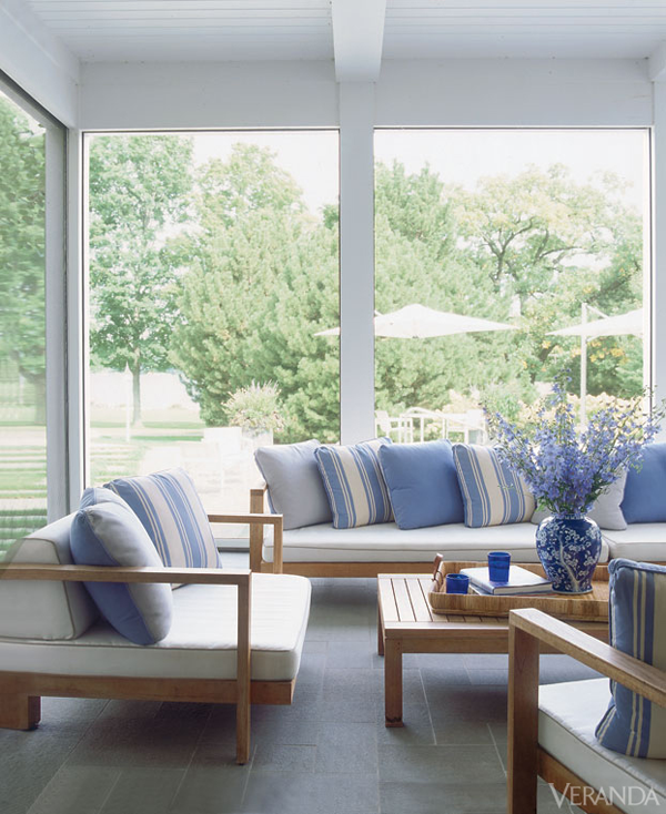 Blue and White Monday -- Bring It On or Keep It Quiet?