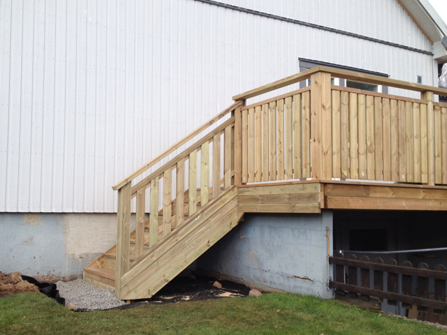 nr T I O: Trappräcke till altan